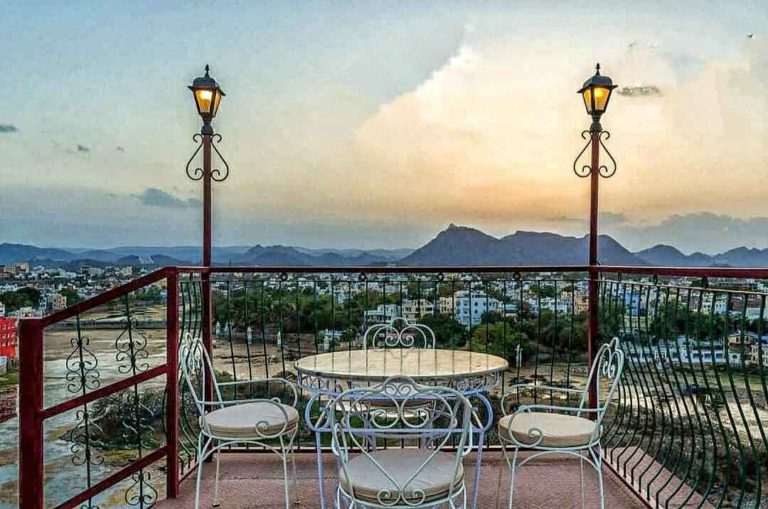 Best 16 Private Cabin Cafe In Udaipur