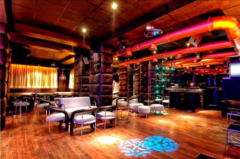 Top 11 Nightclubs in Andheri - Trends We